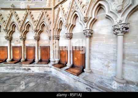 Carved foliage in chapter house, Southwell Minster, Southwell ...