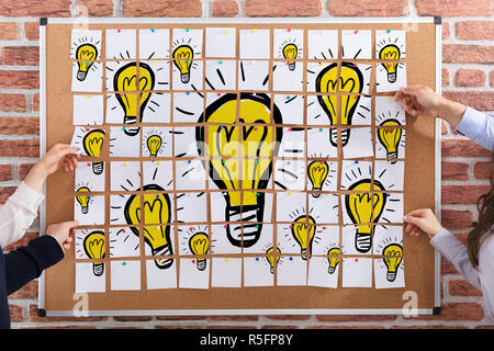 Light bulbs drawn on sticky notes. Hand drawn doodle lineart. Ideas ...