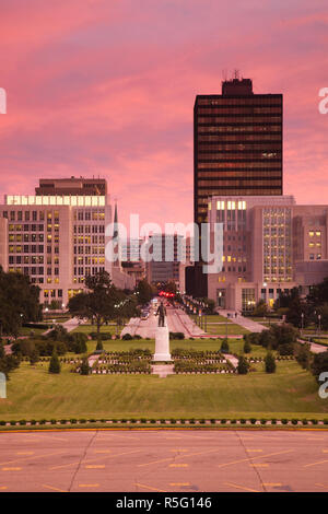 Baton Rouge, Louisiana Skyline from the Mississippi River at dusk Stock ...