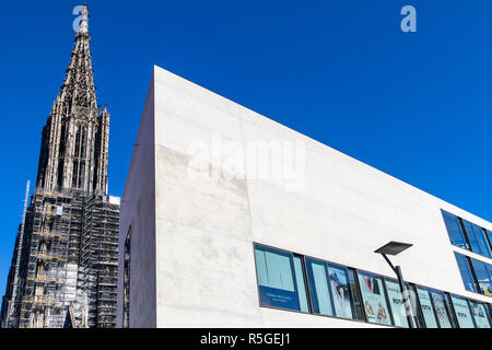 Modern business building, on Muensterplatz, church tower of Ulm ...