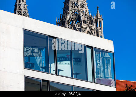 Modern business building, on Muensterplatz, church tower of Ulm ...