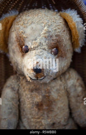 Damaged teddy bear Stock Photo: 20721236 - Alamy