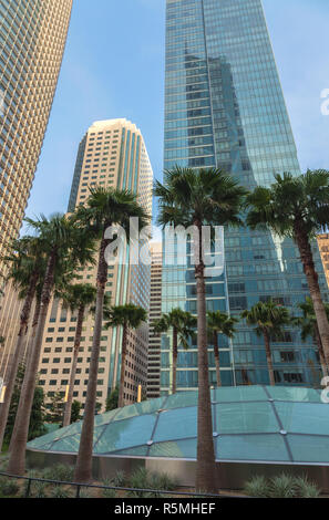 Salesforce Rooftop Park at the Salesforce Transit Building, California ...
