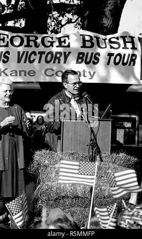 Chicago, Illinois. 10-29-1988 Vice-President George H.W. Bush makes a ...