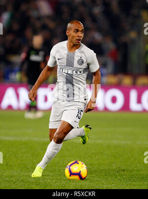 Rome, Italy. 2nd Dec, 2018. Roma's Javier Pastore, center, is ...