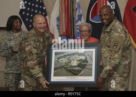 Lt. Gen. Stephen Twitty (right), First Army commanding general, and Maj ...
