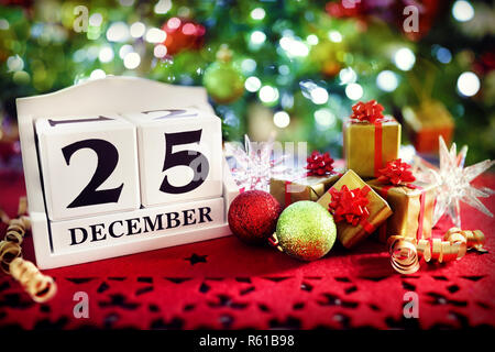 Christmas calendar 25 december. Christmas gift, fir branches, pine ...