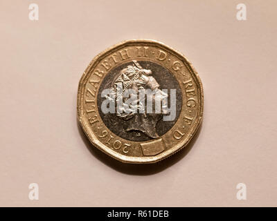 shiny new gold english one pound coins Stock Photo - Alamy