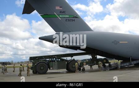 U.S. Army Rough Terrain Container Handler. RTCH Stock Photo - Alamy