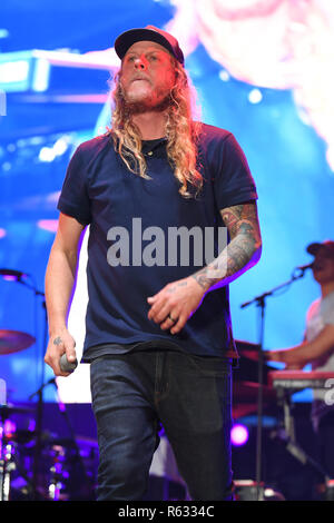 Dustin Bushnell of the "Dirty Heads" on the culinary stage at ...