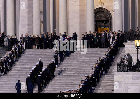 President George W. Bush, right, steps off Air Force One with Rep. Don ...