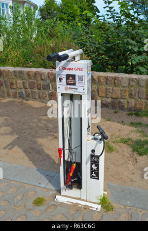Public bike repair station Stock Photo - Alamy