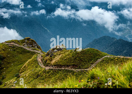 Khaliya Top Trek in Munsyari, Uttarakhand, India Stock Photo - Alamy