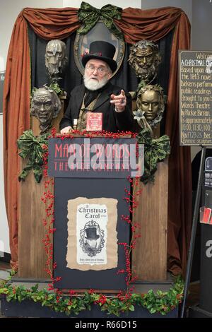 An actor performing a one-man version of a Christmas Carol, in Eugene ...