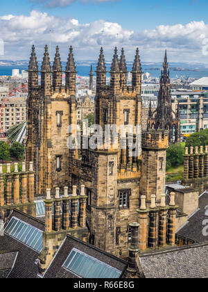 The Assembly Hall towers in Edinburgh from one of the famous close off ...