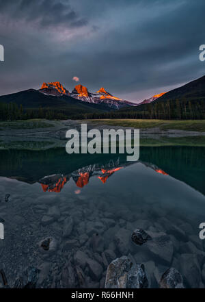 The Three Sisters Mountain Peaks at sunrise, Canmore, Alberta, Canada ...