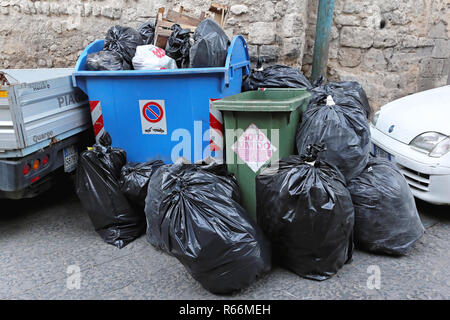 Garbage problem in Naples Stock Photo - Alamy
