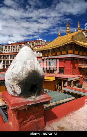 Gyantse monastery near Lhasa Stock Photo - Alamy