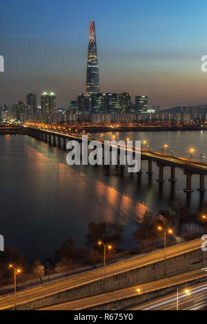 Night view of Jamsil bridge, Lotte World Tower skyscraper and Han River ...