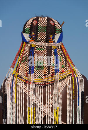 Handa tribe women going to the Tuesday market, Huila Province, Hoque ...
