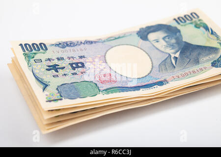 Close up of a Japanese 1000 Yen note and coins Stock Photo - Alamy