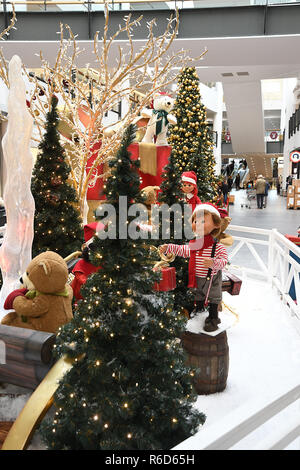 Copenhagen, Denmark. 5th Dec 2018. Christmas tree outside Christianborg ...