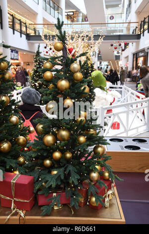 Copenhagen, Denmark. 5th Dec 2018. Christmas tree outside Christianborg ...