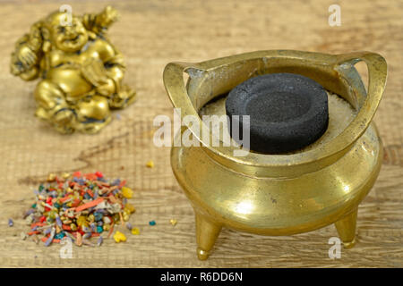 Chinese incense pot Stock Photo: 85596450 - Alamy