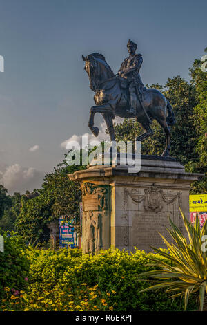 Bronze Statue, Sayaji Baug, Maharaja Sayaji Rao Gaekwad Baug, Kamati ...