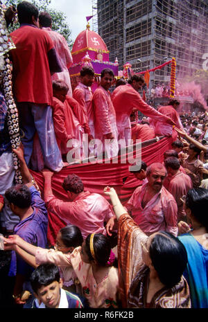 Jain Acharya Devendra Munji Funeral Procession Cremation, Bombay Mumbai ...