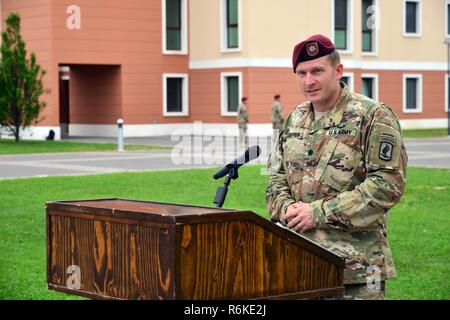 U.S. Army Col. Michael Kloepper, left, commander of 173rd Airborne ...