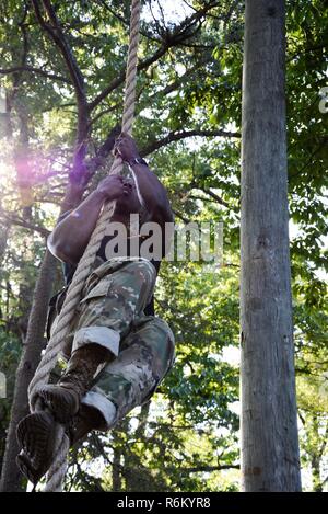 A Military Police Soldier completes the U.S. Half Marathon 2 in San ...