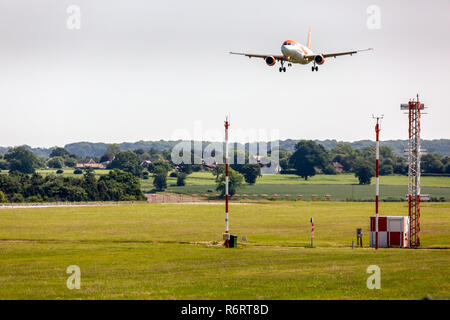 Airliner approaching airport for landing Stock Photo - Alamy