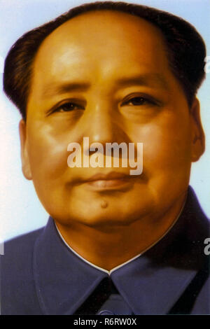 A portrait of Mao Zedong hangs on the Gate of Heavenly Peace in Beijing ...