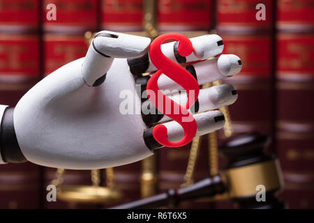 Robot Holding Paragraph Symbol Stock Photo - Alamy