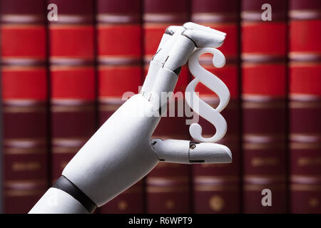 Robot Holding Paragraph Symbol Stock Photo - Alamy