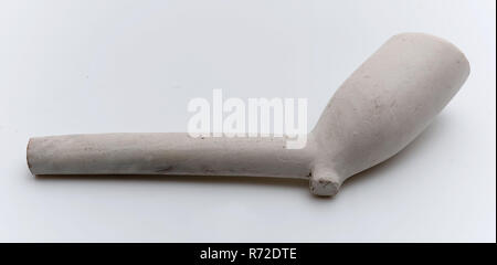 Pipe head, white baking clay, pipe head soil found ceramic pipe earth ...