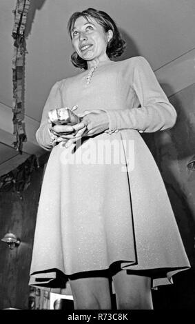 Sängerin und Schauspielerin Helga Feddersen bei einem Fotoshooting ...