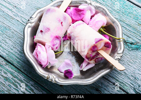 sundae with taste of rose Stock Photo - Alamy