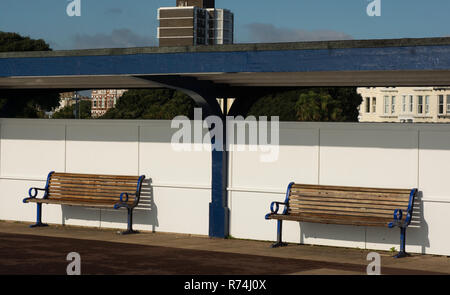Benches on the seafront promenade at Southsea in Portsmouth, Hampshire ...