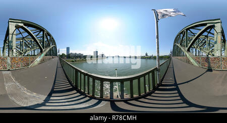 360° view of Cologne, "love locks" on the bridge - Alamy