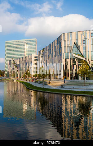 Building complex with offices, shops and restaurants Kö-Bogen in ...