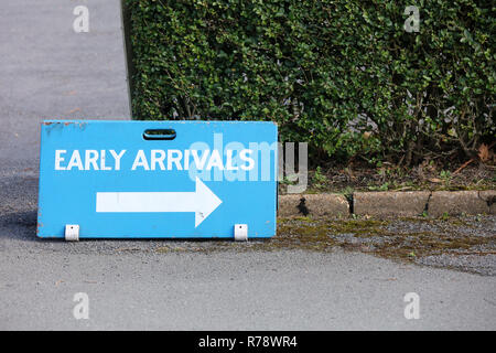 September 2016 - Early arrival signs in a parking lot late arrivals ...