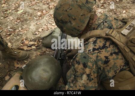 Soldier firing with M16A2 machine gun during Operation Khanjar, Iraq ...