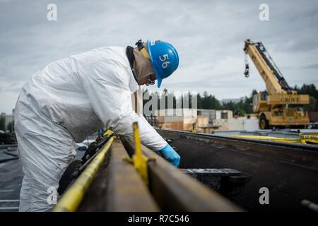 Sailors, shipyard worker, U.S. Navy, USS Bonhomme Richard (LHD 6 Stock ...