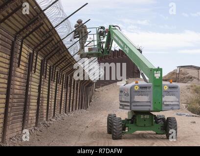The U.S. port of entry in Andrade, California, USA, a community inside ...