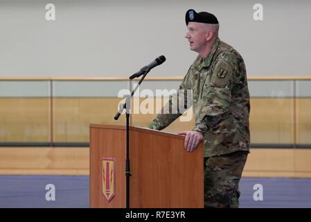 Col. Seth Knazovich, brigade commander of the 41 Field Artillery ...