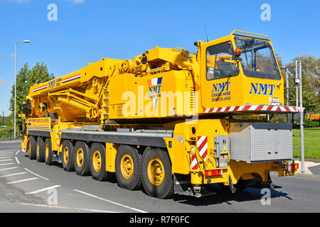 Side & back view yellow hgv building site concrete mixer & screed ...