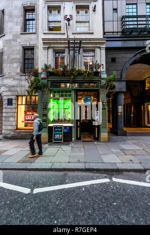 London's oldest Irish Bar, The Tipperary Irish Pub, 66 Fleet St, London ...