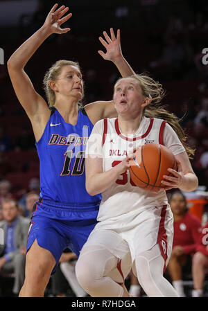 Oklahoma guard Taylor Robertson (30) drives on Baylor forward Caitlin ...